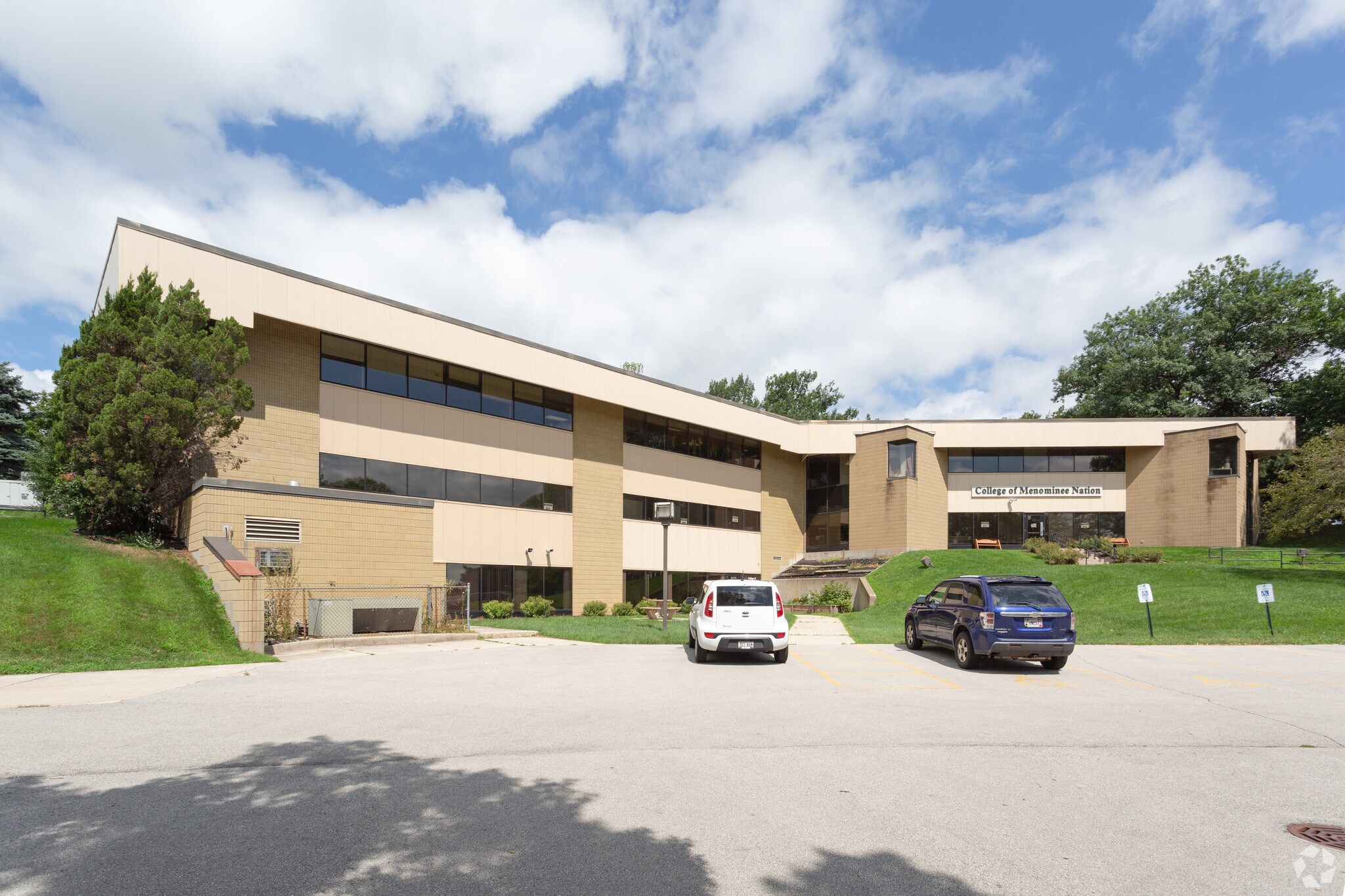 2733 S Ridge Rd Green Bay, WI 54304 - Office Property for Lease on ...