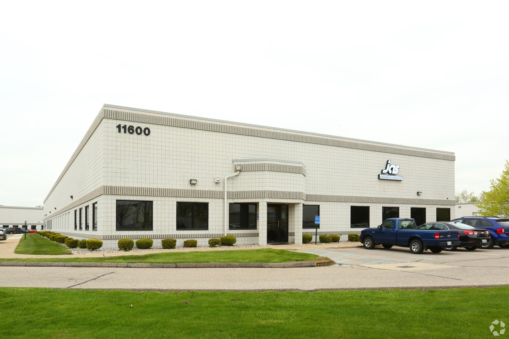 11600 Metro Airport Center Dr Romulus, MI 48174 - Industrial Property for Lease on Showcase.com