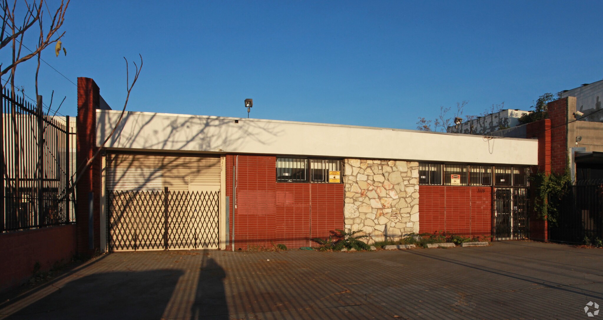 3115 S Grand Ave Los Angeles, CA 90007 - Industrial Property for Lease ...