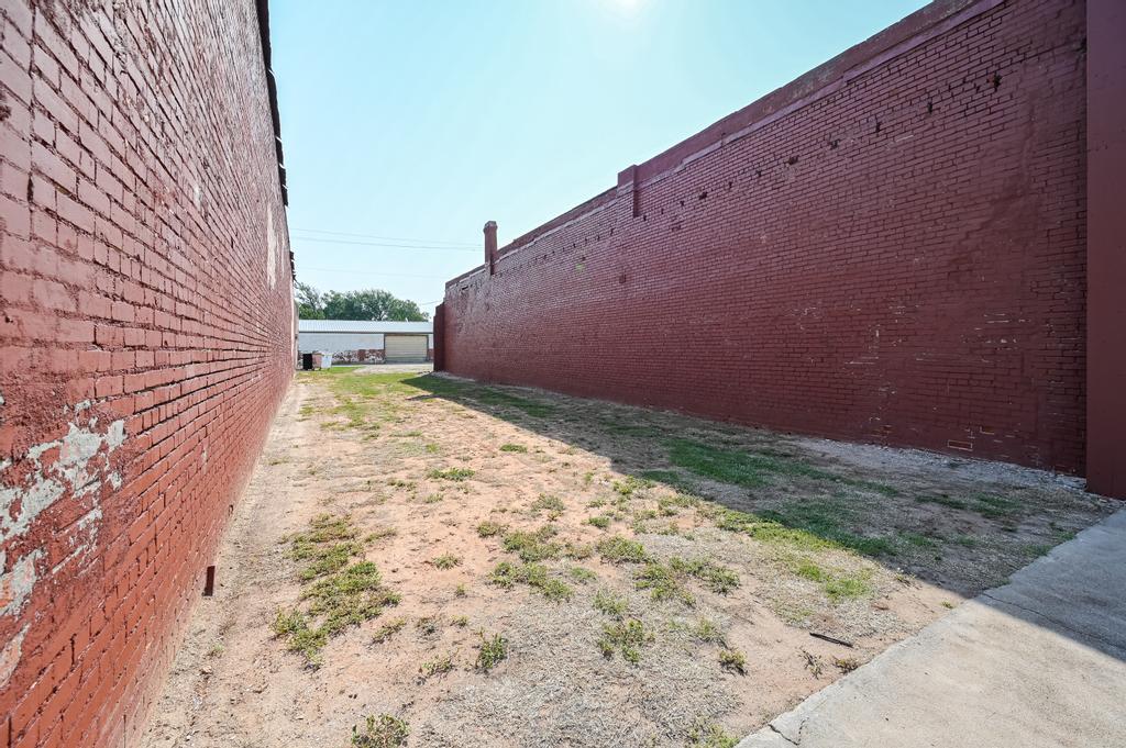 124 S Main St Argonia, KS 67004 - Industrial Property for Sale on ...