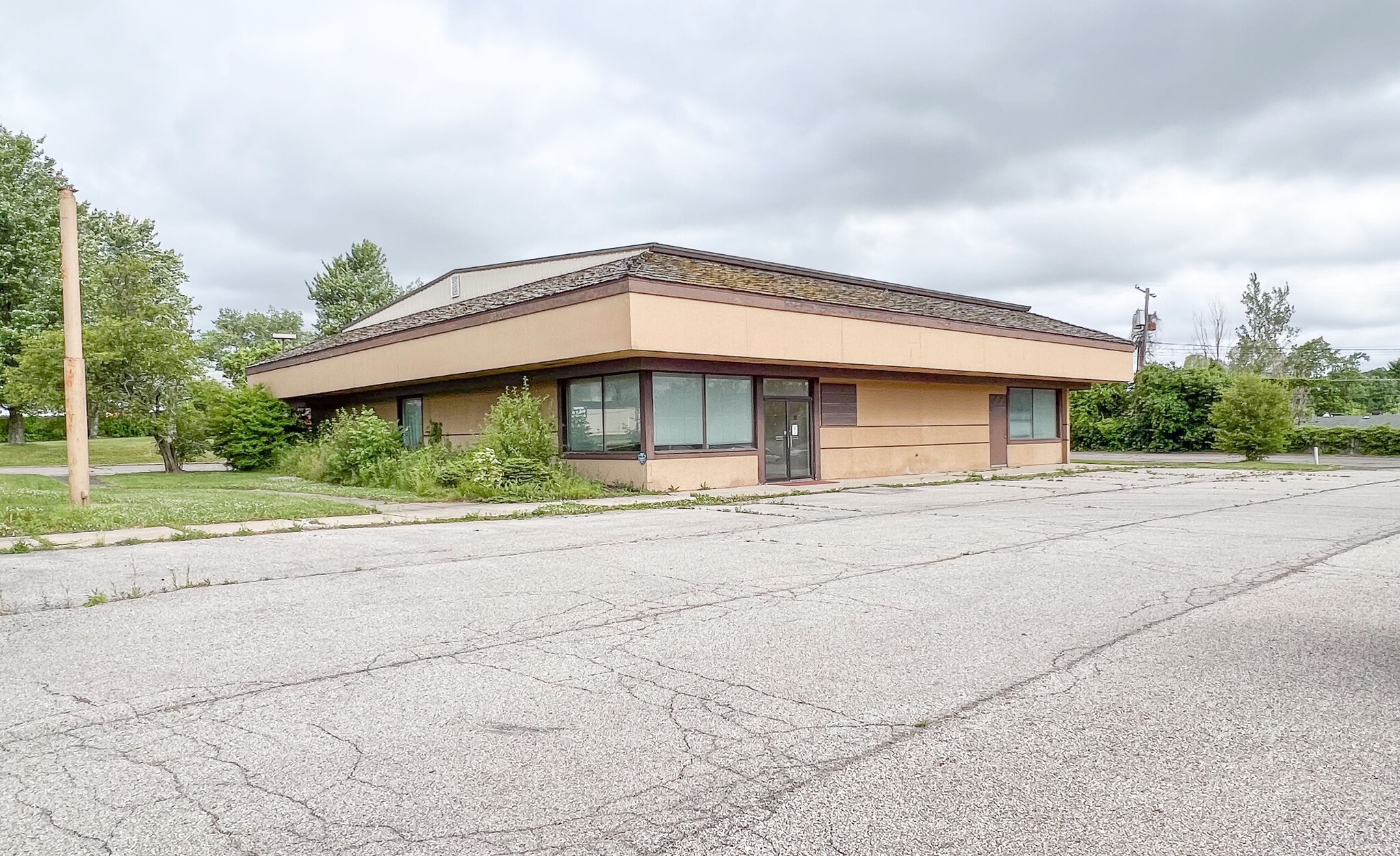 2050 W Fourth St Mansfield, OH 44906 - Office Property for Lease on ...