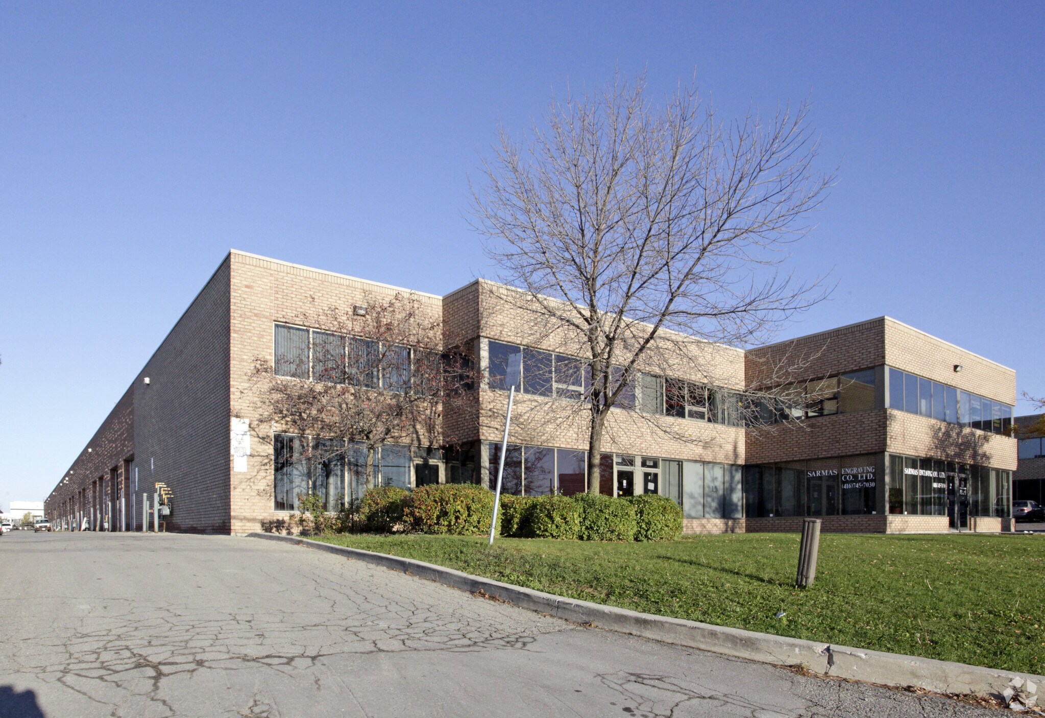 94 Kenhar Dr Toronto, ON M9L 1N2 - Flex Property for Sale on Showcase.com