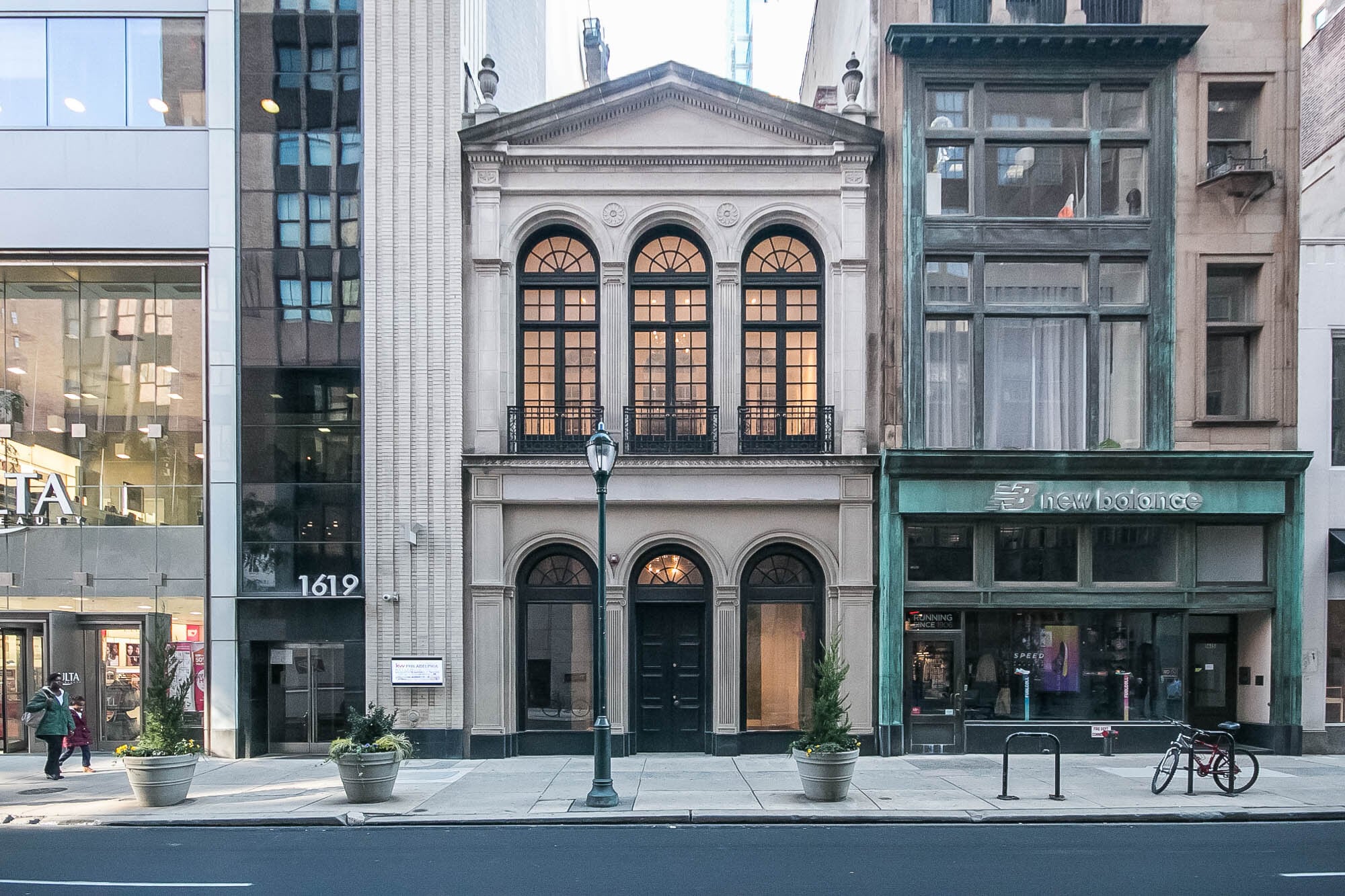 1617 Walnut St Philadelphia, PA 19103 - Retail Property for Lease on ...