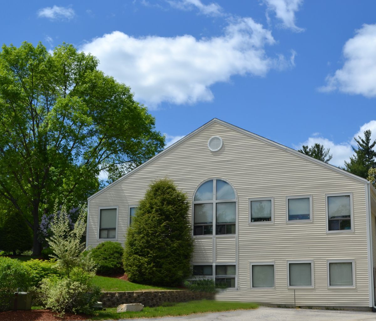 380 Harvey Rd Manchester, NH 03103 - Office Property for Sale on ...