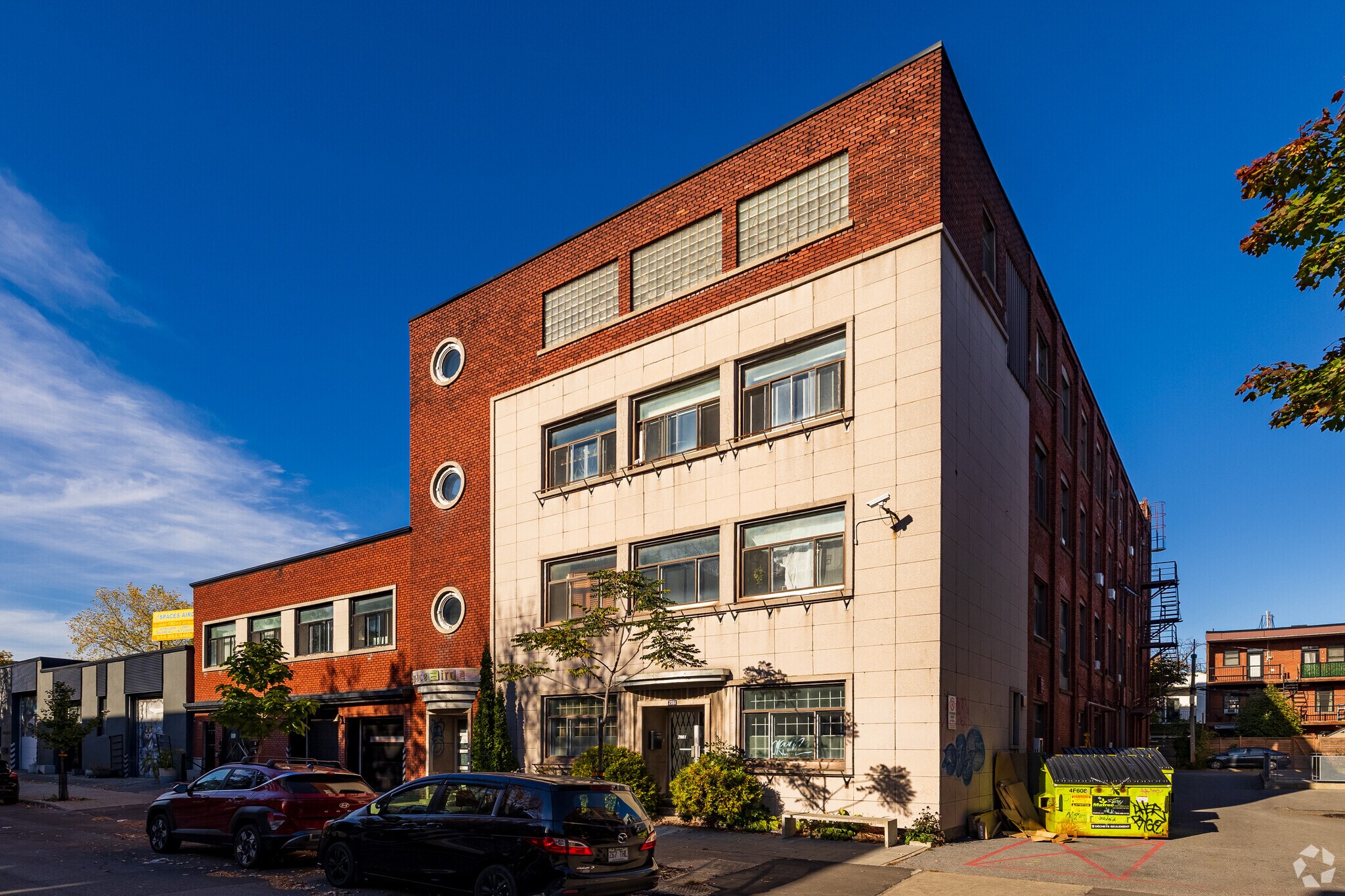 2061 Av Aird Montréal, QC H1V 2V9 - Office Property for Lease on Showcase.com